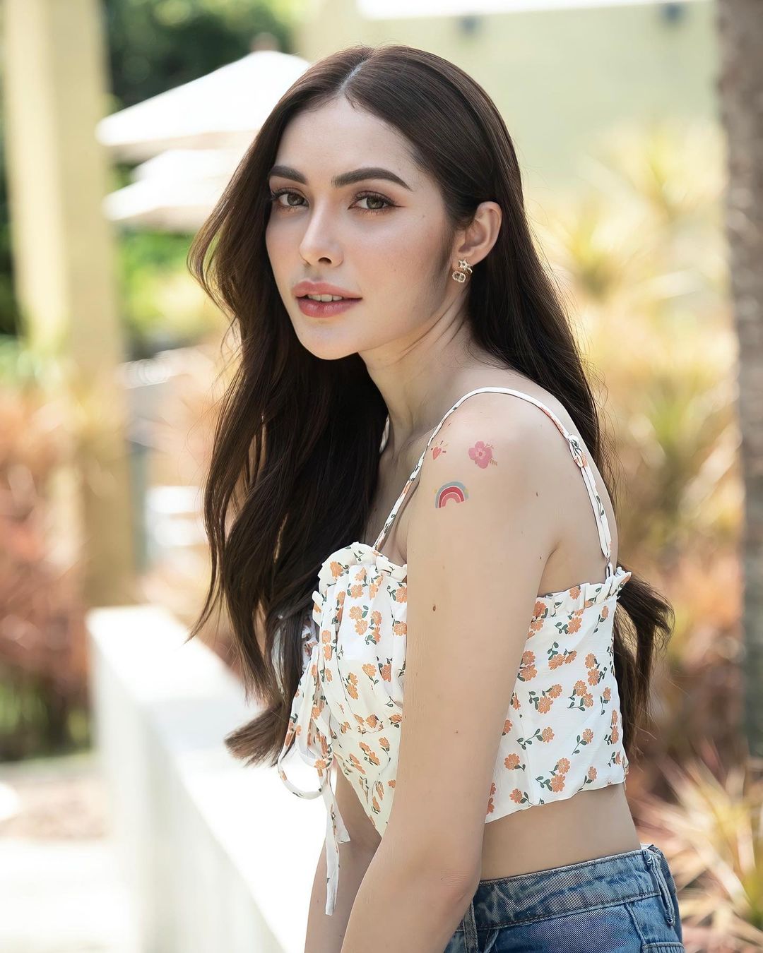 FC เดือด แบนหนิงไอลีน ไม่ให้เกียรติ ชาล็อต ปมเล่น MV มีฉากจูบ บอกเป็นกำไร