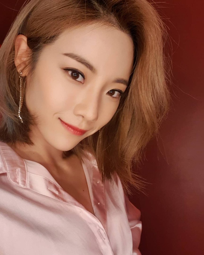 Euddeum Shim เน็ตไอดอลแดนโสม ที่มาพร้อมหุ่นนาฬิกาทราย