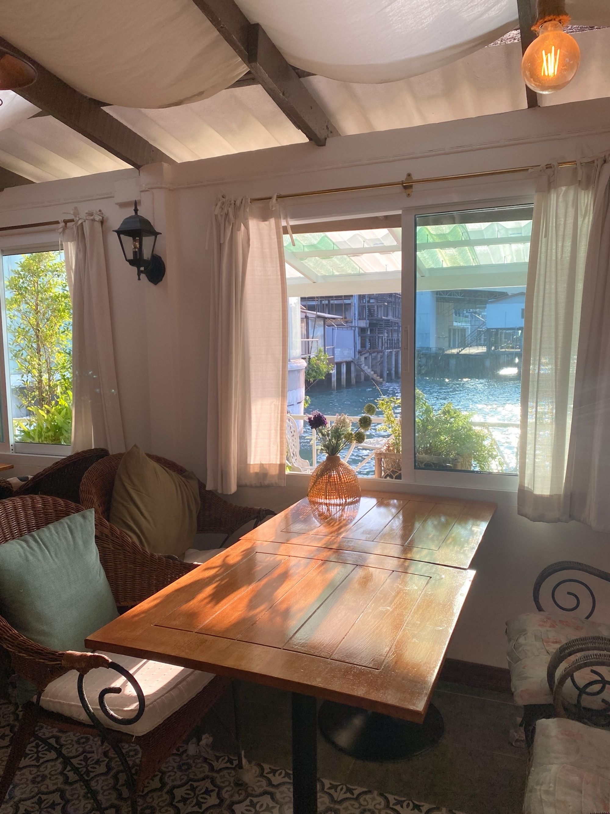 Banlay Home Cafe คาเฟ่พัทยา ติดวิวทะเลพัทยา