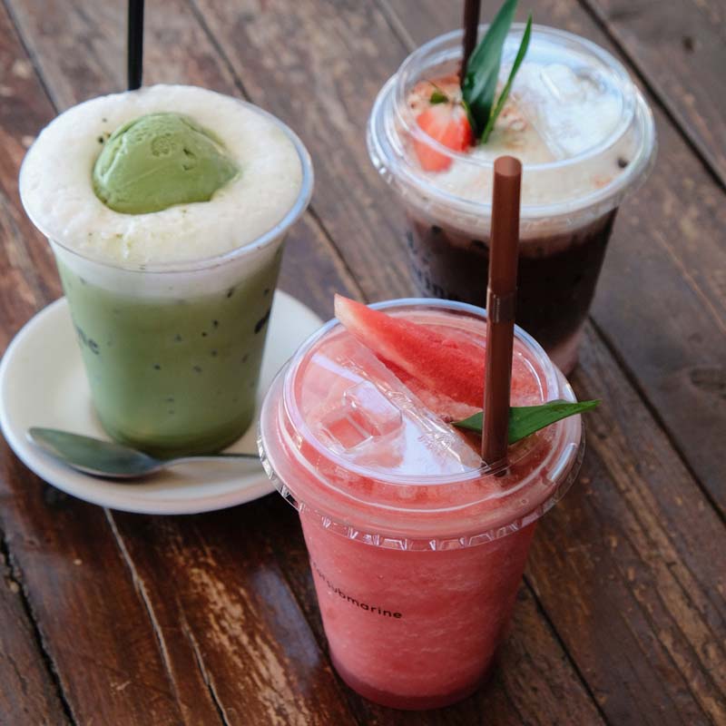 Fat Submarine Cafe คาเฟ่เกาะล้านติดทะเล สไตล์ทรอปิคอล