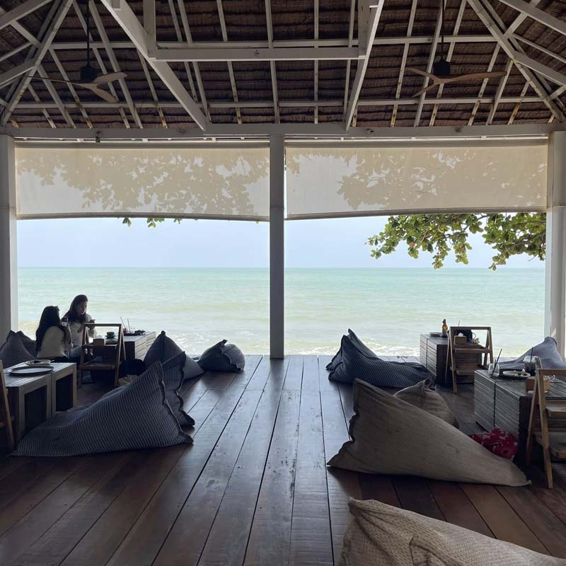 คาเฟ่สิชล BLUE SURF CAFE by Sichon cabana คาเฟ่ริมทะเลสุดชิล