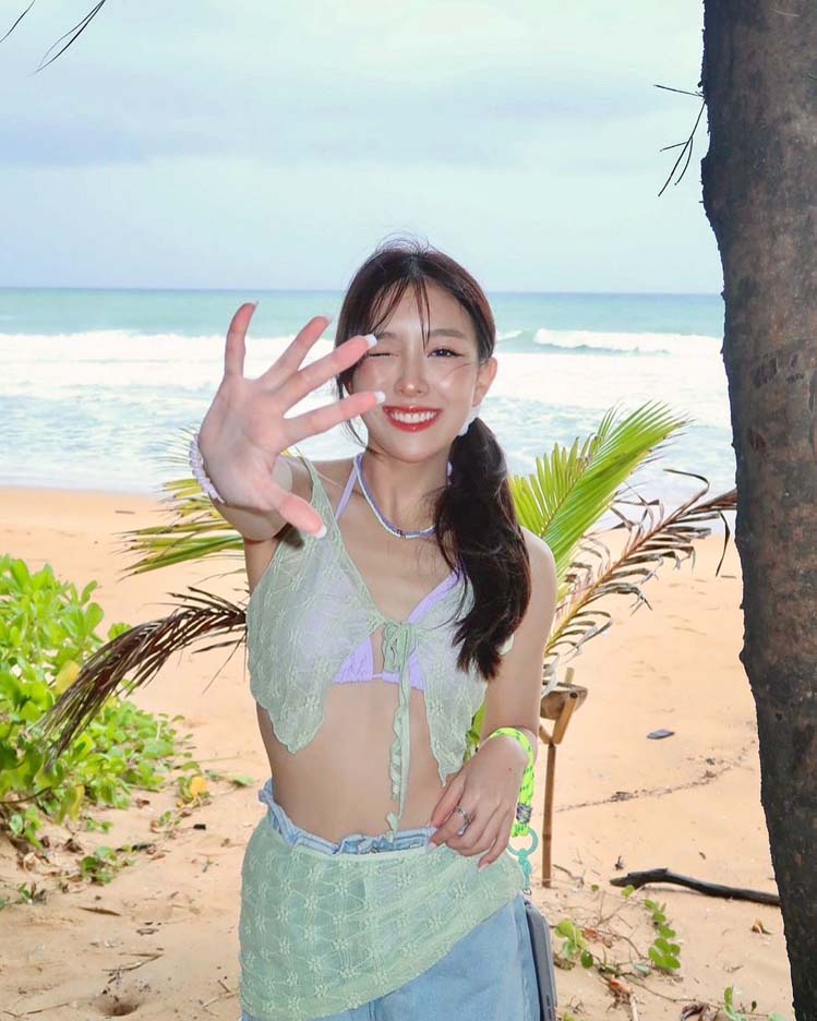 มิวนิค นันท์นภัส สลัดลุคไอดอลสุดน่ารักเป็นสาวเซ็กซี่ ชุดว่ายน้ำ