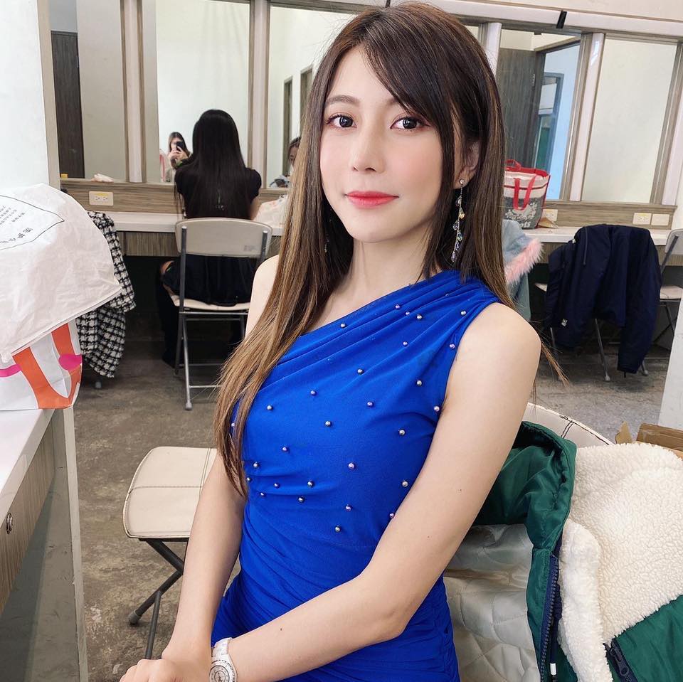 Sherry สาวขายดอกไม้แยกไฟแดง ที่สวยที่สุดในปฐพี