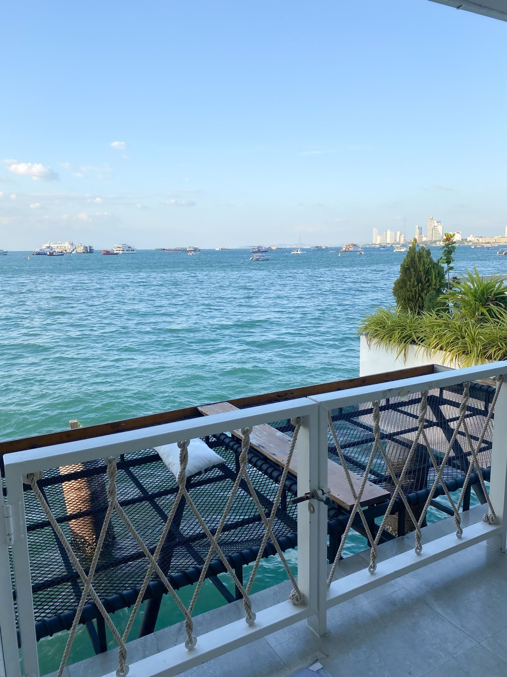 Banlay Home Cafe คาเฟ่พัทยา ติดวิวทะเลพัทยา