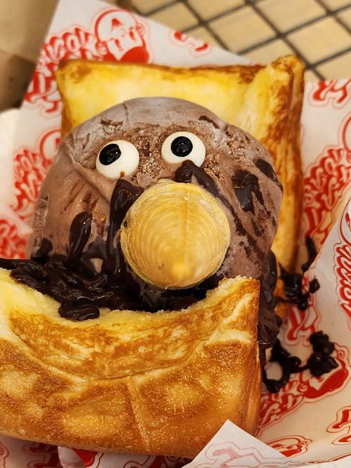 FAT TOAST ร้านขนมปังปิ้ง จ๊อดแฟร์ แดนเนรมิต