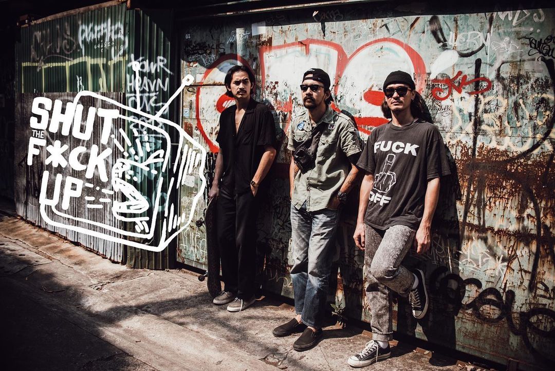 นักแสดง 4KINGS นัดกันไปดูหนัง แต่เจอปัญหาระดับชาติ บ่นรัว เข้าโรงไม่เคยทัน