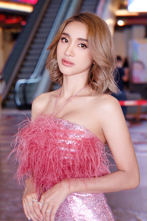 มินดา มีทรัพย์สิน ประวัติสาวผมสั้น หุ่นแซ่บ ดีกรีลูกนักการเมืองดัง