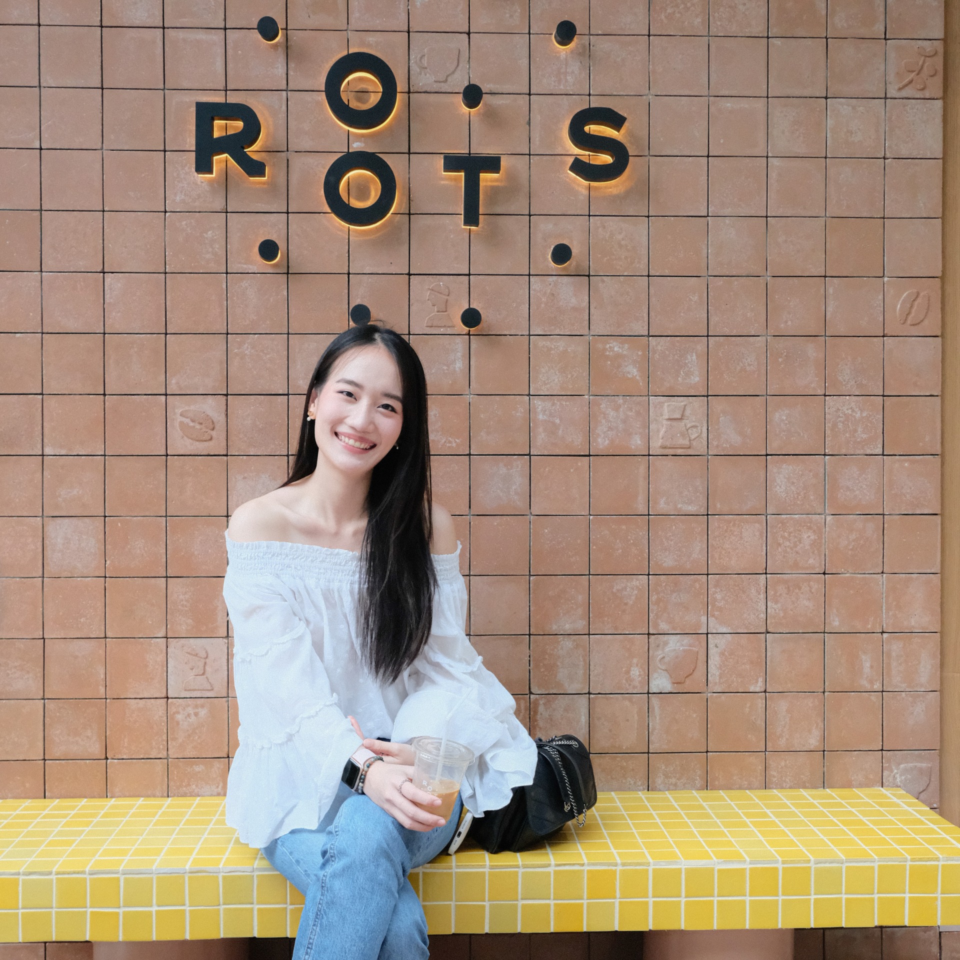 Roots at Ratchathewi คาเฟ่ติด BTS ราชเทวี