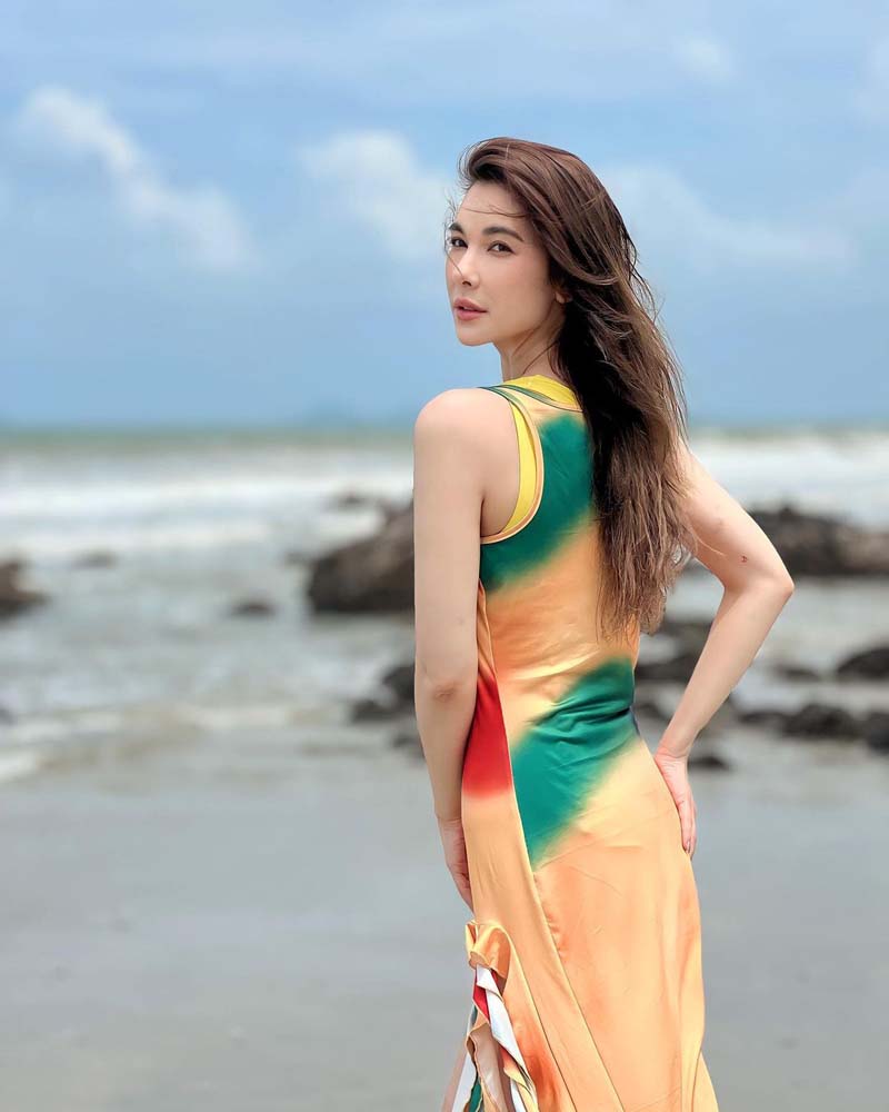 โบว์ เบญจวรรณ แซ่บต่อไม่รอแล้วนะ ล่าสุด สวมวันพีซแหวอกเบา ๆ