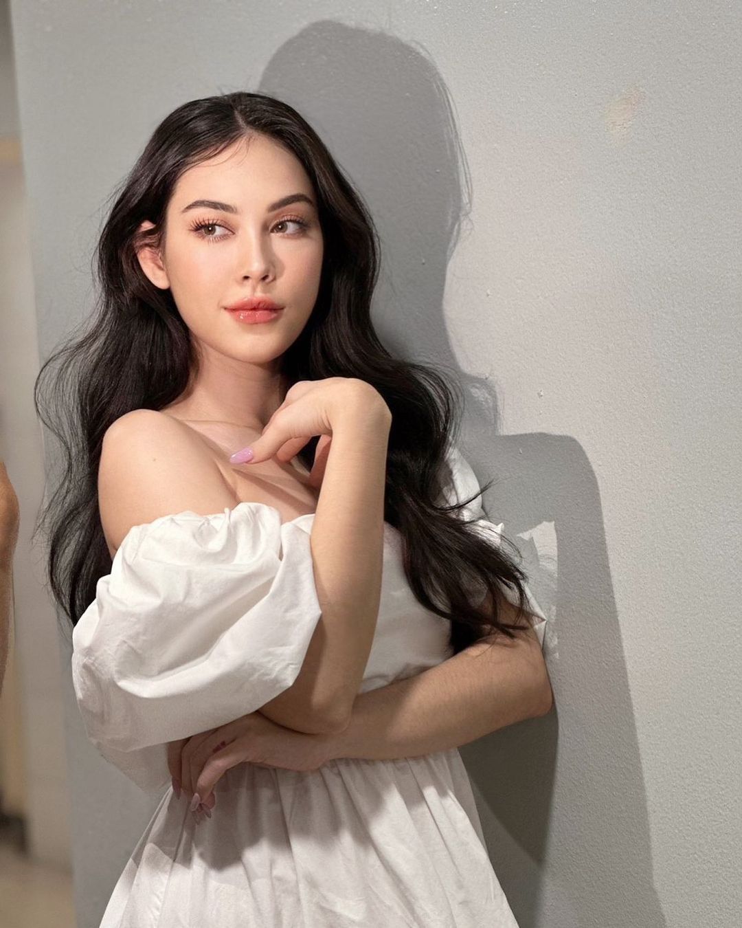 แมท ภีรนีย์ กับมุมที่หลายคนไม่เคยเห็น ลูกสาวที่แสนดีตัดเล็บเท้าให้คุณพ่อ