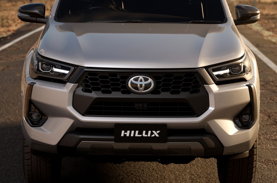 Toyota Hilux Revo 2024 เผยโฉมพร้อมเทคโนโลยี Mild Hybrid 48V