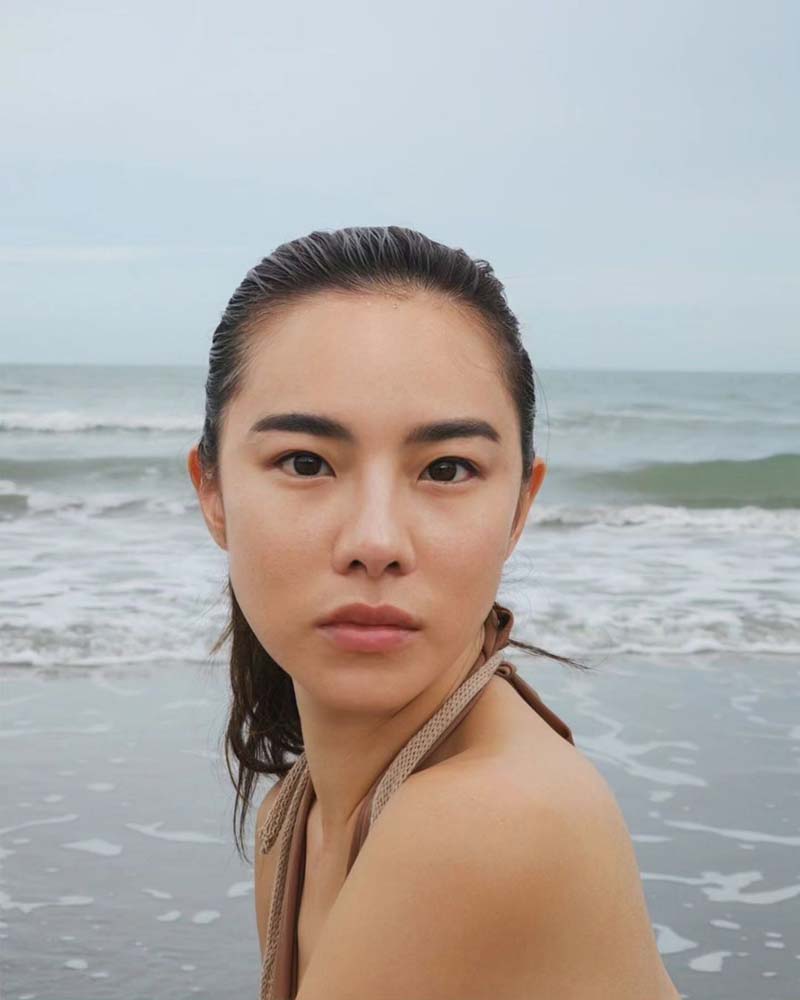 คริส หอวัง เปิดโหมดแซ่บ อวดหุ่นสวยปัง ในชุดว่ายน้ำ