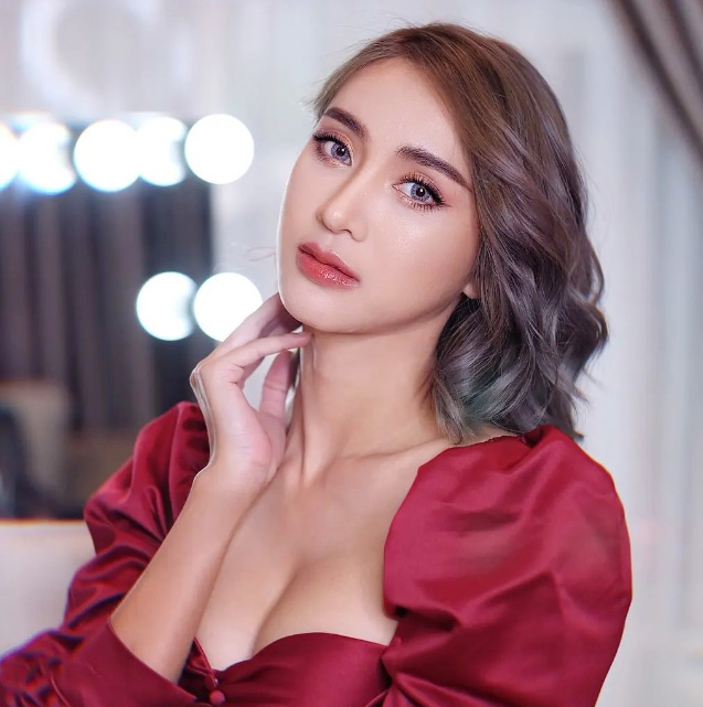 มินดา มีทรัพย์สิน ประวัติสาวผมสั้น หุ่นแซ่บ ดีกรีลูกนักการเมืองดัง