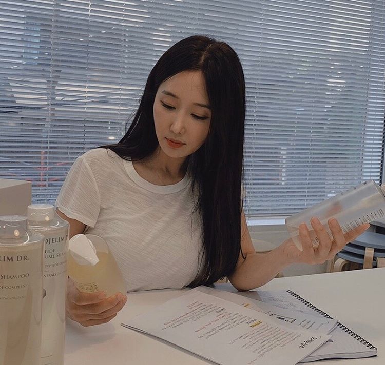 Lee Sujin คุณแม่สุดฮอต 51 แล้ว แต่ยังสวยใสกับวัยรุ่น