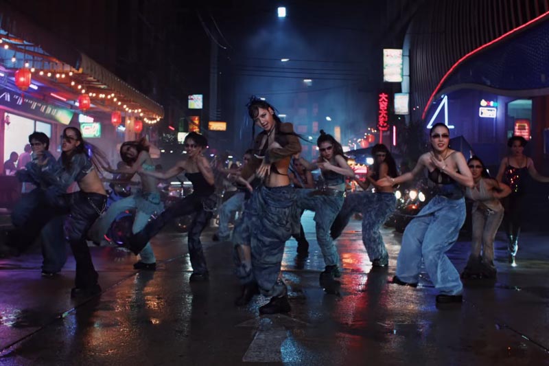 นักแสดงสมทบ เล่านาทีเจอ ลิซ่า ตอนถ่าย MV ROCKSTAR ถึงกับถอดแว่นเพ่ง เฮ้ยยย