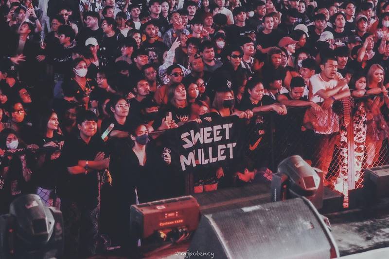 Sweet Mullet กับชุดขึ้นคอนเสิร์ต ตัวตึงมาเอง แหม..คุ้น ๆ สงสัยต้อง ...