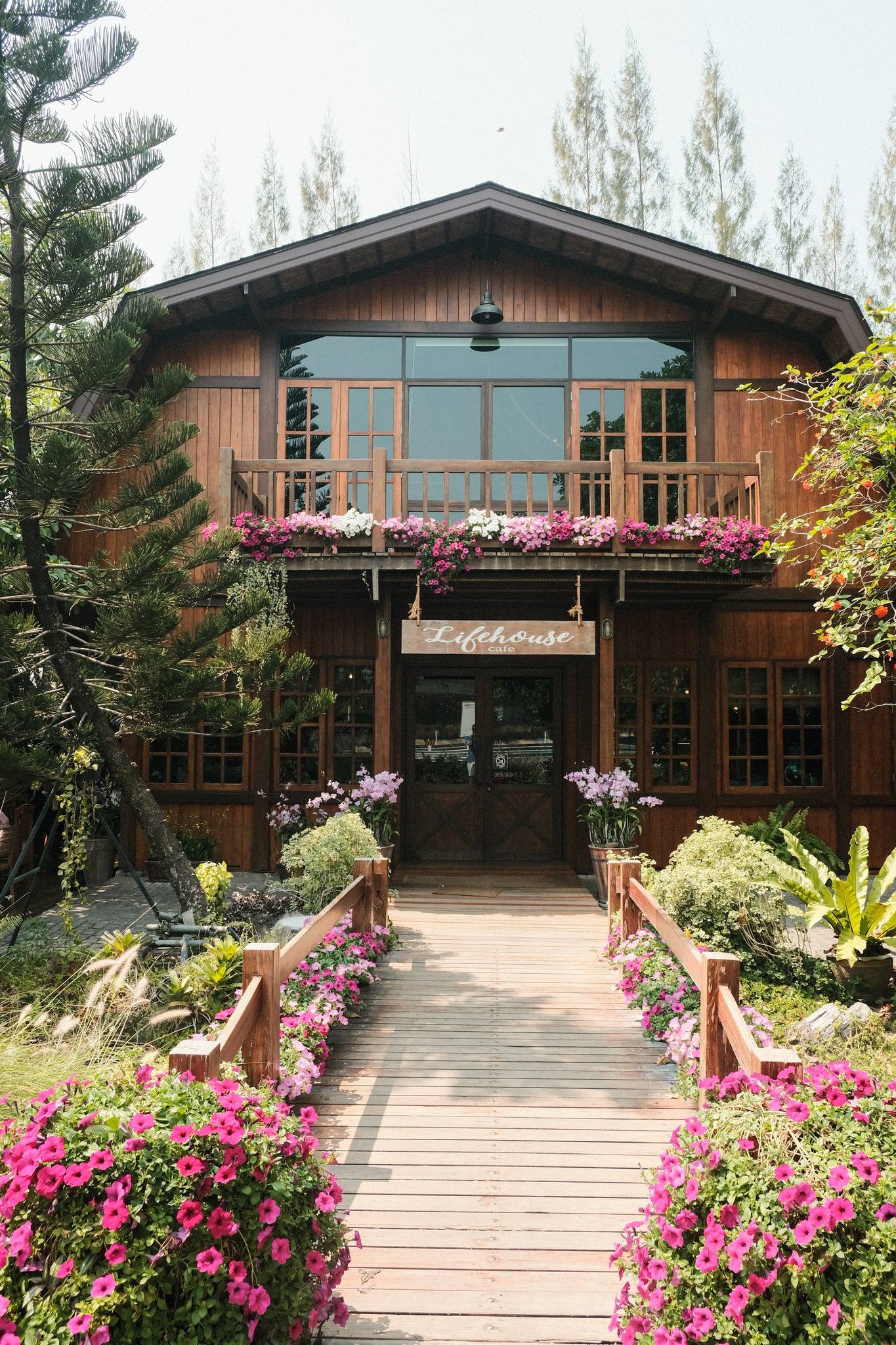 Lifehouse Cafe & Kitchen คาเฟ่ฉะเชิงเทรา บรรยากาศร่มรื่น