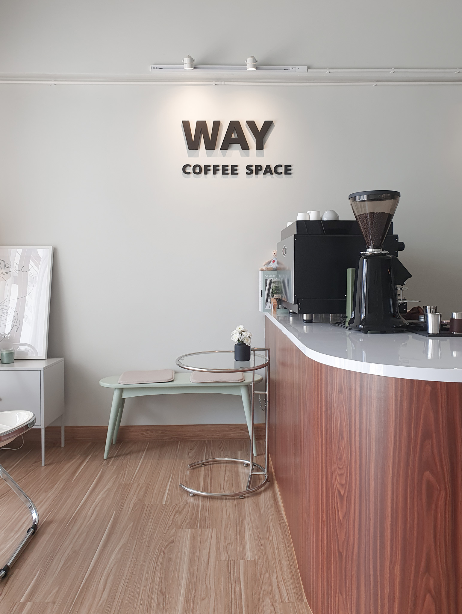 Way coffee space ร้านกาแฟบางบ่อ สไตล์มินิมอล