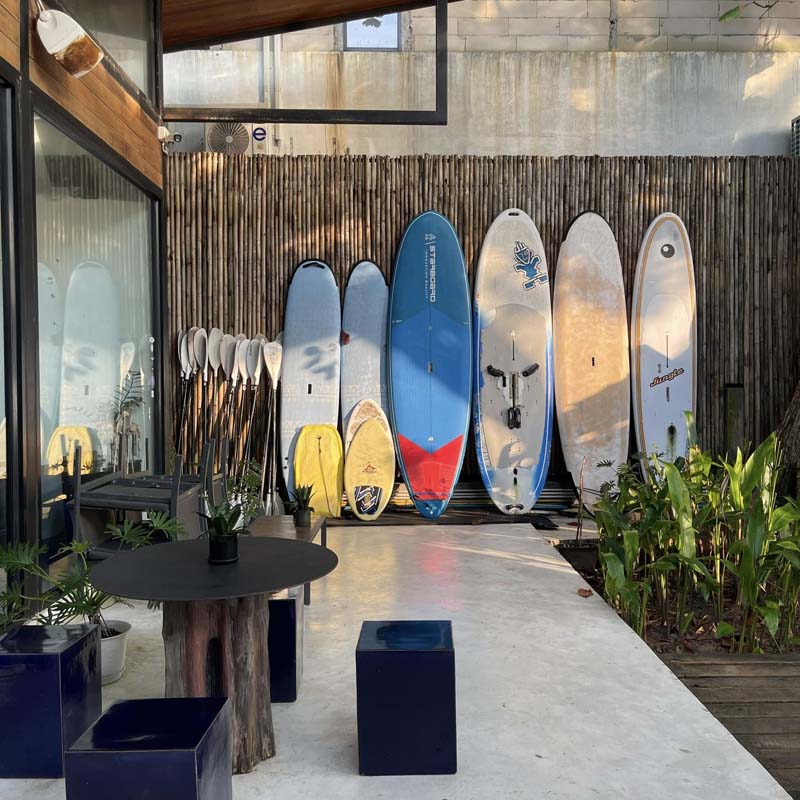 คาเฟ่สิชล BLUE SURF CAFE by Sichon cabana คาเฟ่ริมทะเลสุดชิล