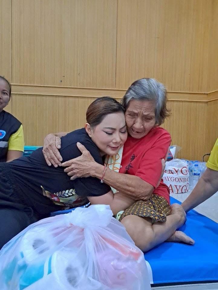 บุ๋ม ปนัดดา เปิดภาพได้เจอ แม่ทัพภาคที่ 2 เห็นหน้าแล้วรู้เลยเจอมาหนัก ไม่ได้นอน