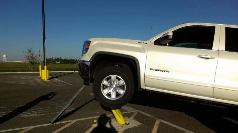 เสากั้นรถในตำนาน สู่เสากั้นรถเซเลบ มีเพจประจำตัว