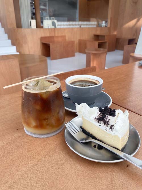 qoofe.cafe คาเฟ่สระบุรี สไตล์มินิมอล