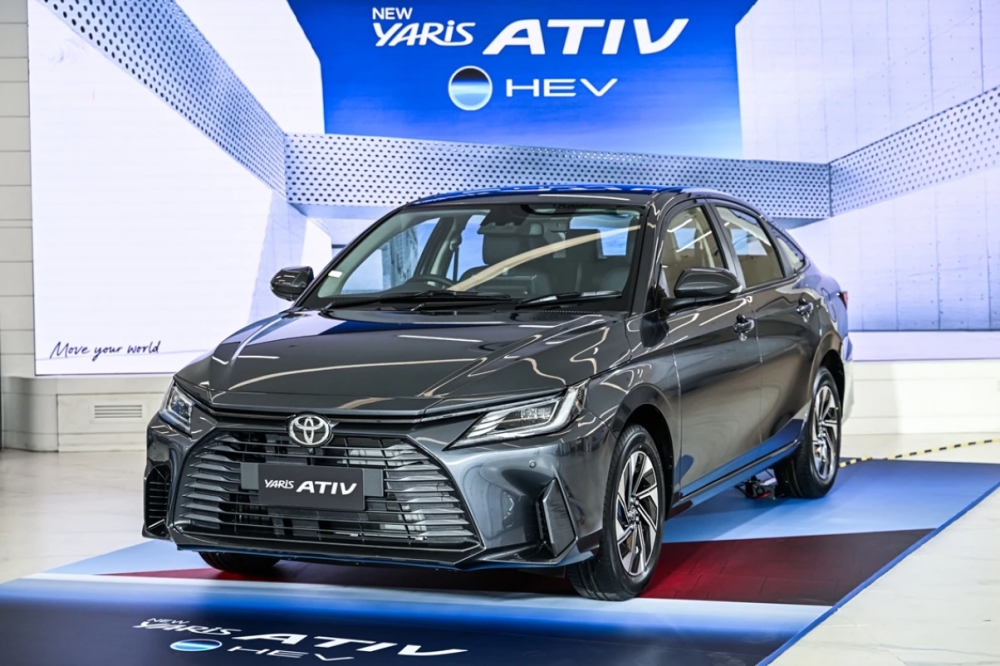 Toyota Yaris Ativ HEV ราคาเริ่ม 729,000 บาท รถไฮบริดประหยัดสุดในไทย