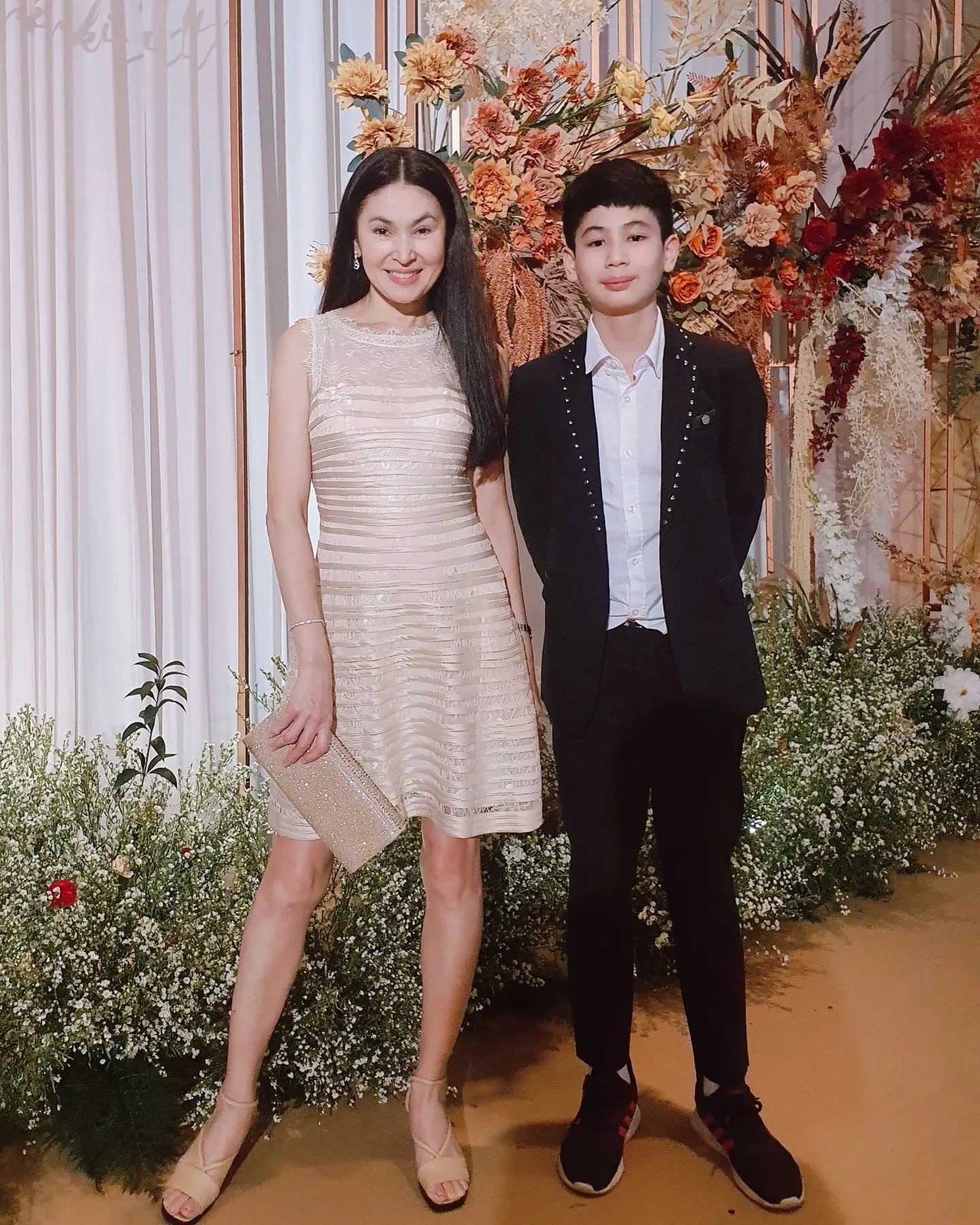 น้องไตตั้น โตแล้วหล่อไม่เบา ออกงานคู่ คุณแม่นาตาชา เปลี่ยนวิถี หน้าคล้ายกันมาก