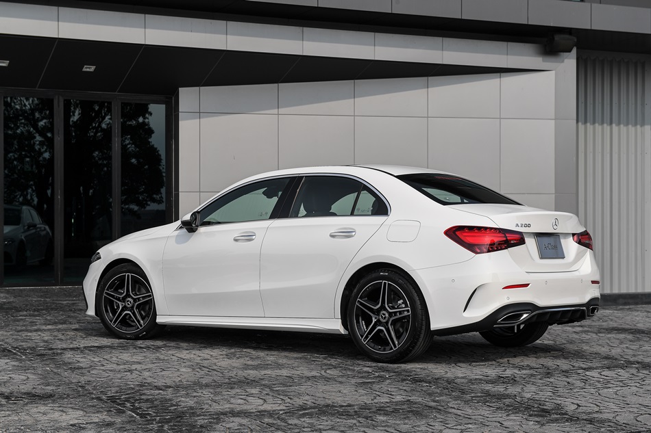 Mercedes-Benz A-Class 2023 ราคา 2,320,000 บาท รถยนต์พรีเมียมซีดานขนาด ...