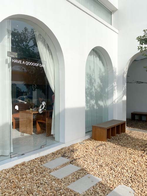 qoofe.cafe คาเฟ่สระบุรี สไตล์มินิมอล