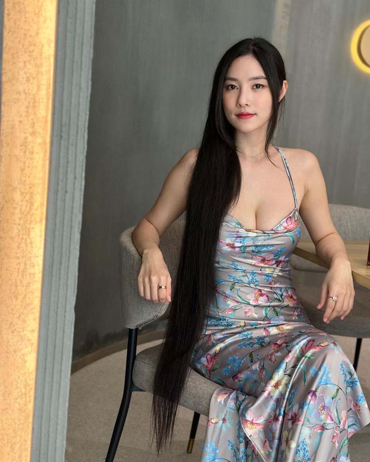 ดิว ติณณา ครูสอนภาษาจีนสุดฮอต กับความเซ็กซี่ล่าสุด ชุดเดรส