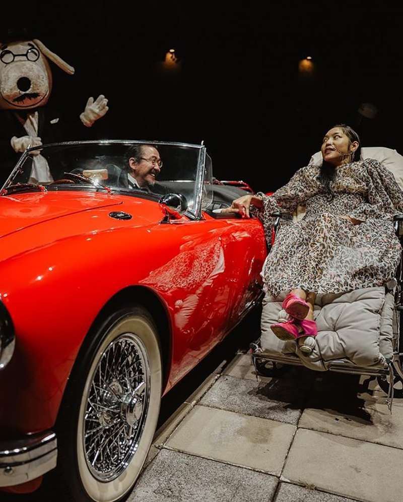 คุณหญิงแมงมุม ให้รถเปิดประทุน นายพลดอลล่าร์ เป็นของขวัญวันเกิด ปีที่ 60