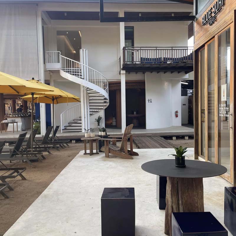 คาเฟ่สิชล BLUE SURF CAFE by Sichon cabana คาเฟ่ริมทะเลสุดชิล