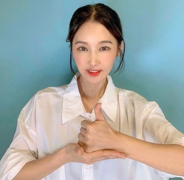 Lee Sujin คุณแม่สุดฮอต 51 แล้ว แต่ยังสวยใสกับวัยรุ่น