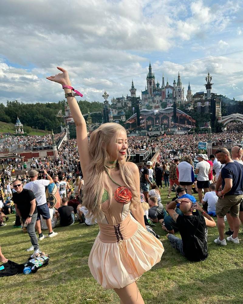 นิวเคลียร์ หรรษา ร่วมงาน Tomorrowland 2023 สวยตะโกนแบบสุด ๆ โสดแล้วทำอะไรก็ได้