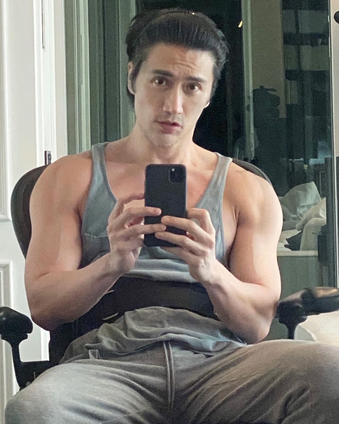 Chuando Tan ส่องความหล่อล่ำช่างภาพสุดฮอต ในวัย 55