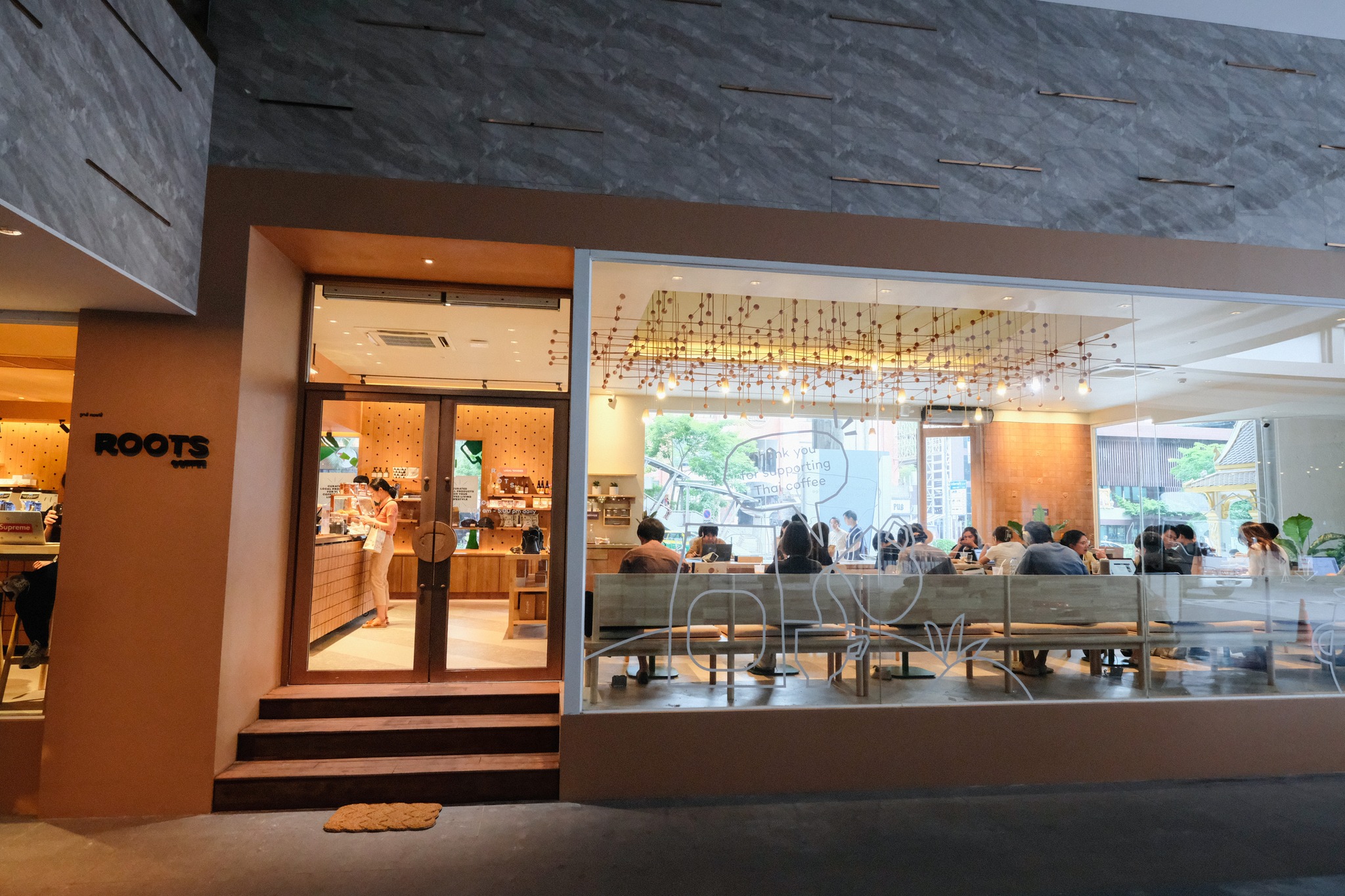 Roots at Ratchathewi คาเฟ่ติด BTS ราชเทวี