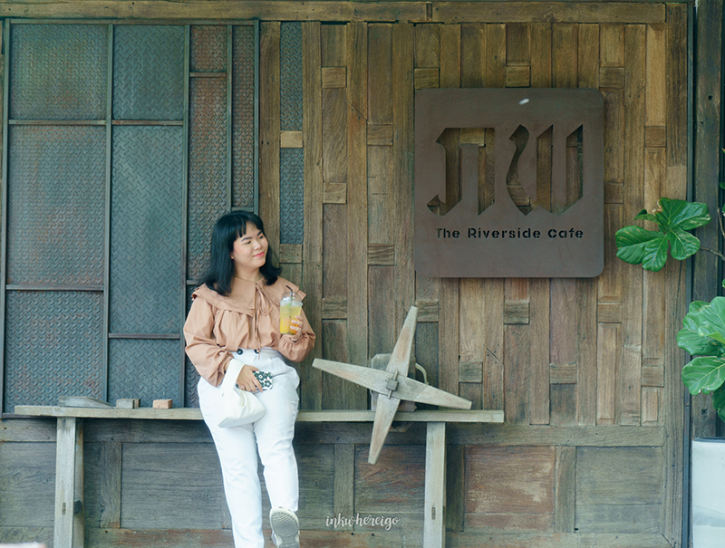 ภพ The Riverside Cafe คาเฟ่สไตล์เรือนไทยริมแม่น้ำท่าจีน