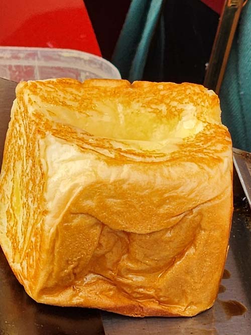 FAT TOAST ร้านขนมปังปิ้ง จ๊อดแฟร์ แดนเนรมิต