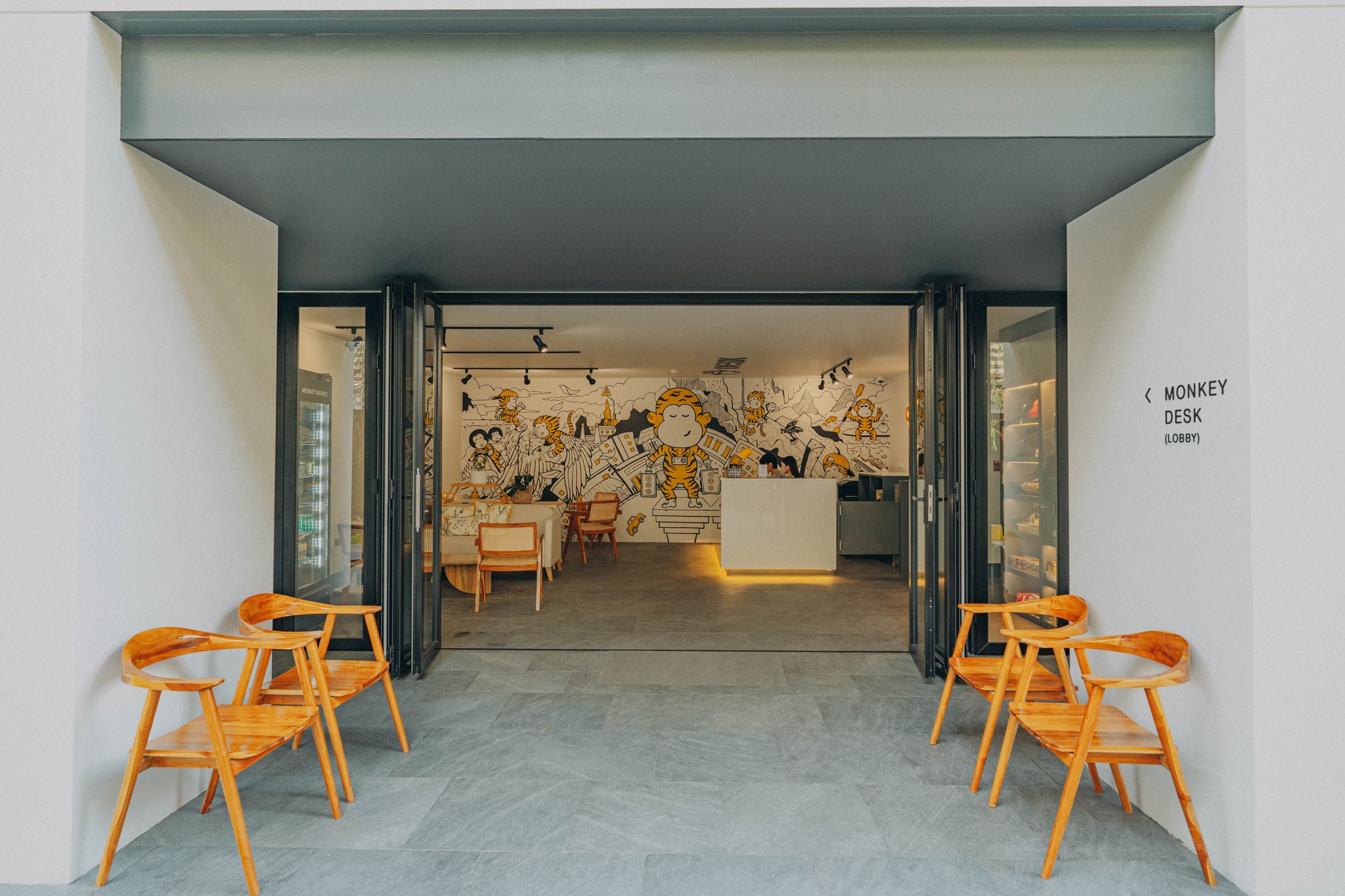 Blu Monkey Hub & Hotel Krabi Town ที่พักกระบี่ ใจกลางเมือง