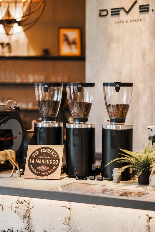 ชวนนั่งชิล DEV 5.1 Café & Space คาเฟ่เท่ ๆ ย่านนวลจันทร์ กรุงเทพฯ