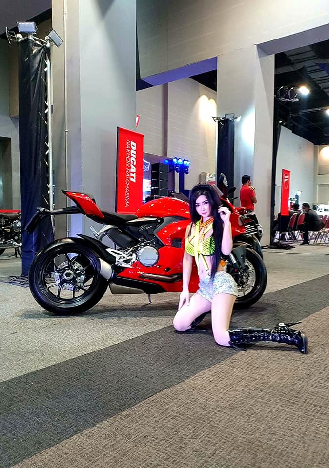 ดีเจนนนี่ นางแบบสายเซ็กซี่ ดีกรี TOP 10 RUSH SEXY MODEL