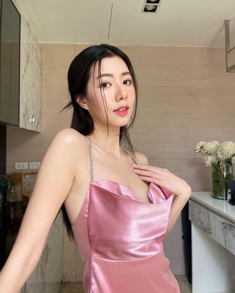 มีน สรัลธร ปล่อยภาพเซ็กซี่ โชว์หน้าท้องขาวเนียน สวยและเซ็กซี่