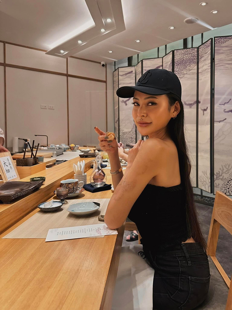 หนุ่มคนนี้เขาเอาจริง น้องเร Rae lil Black ตอบคอมเมนต์ ก็ใส่กรอบแปะฝาบ้านเลย