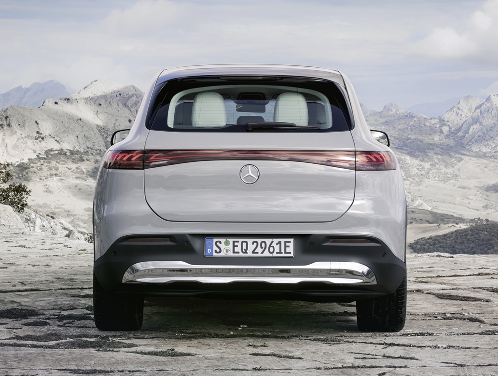 Mercedes Benz EQS SUV รถยนต์ไฟฟ้า 7 ที่นั่ง ขนาดใหญ่ วิ่งได้ไกลสูงสุด ...