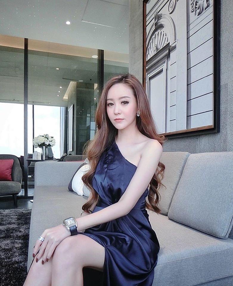 อาเล็ค สโรชา พริตตี้สาวสุดเซ็กซี่ รางวัลการันตีเพียบ