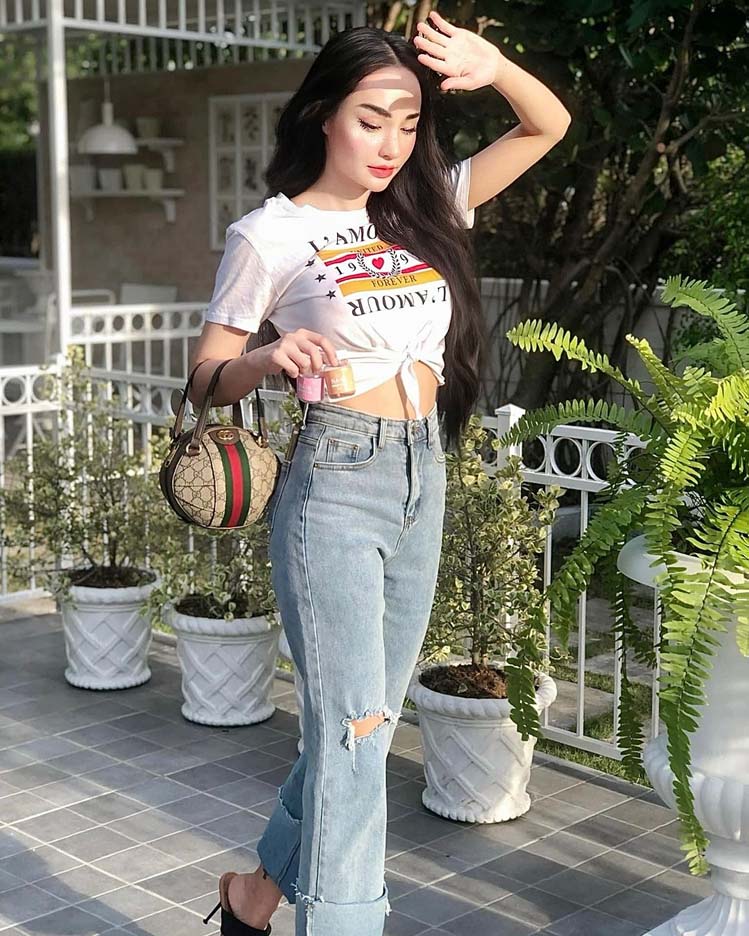 นิวนิว เอวเด้ง กี่วันกี่เดือนกี่ปี ก็สวยแซ่บฟาดเรียบไม่เปลี่ยน