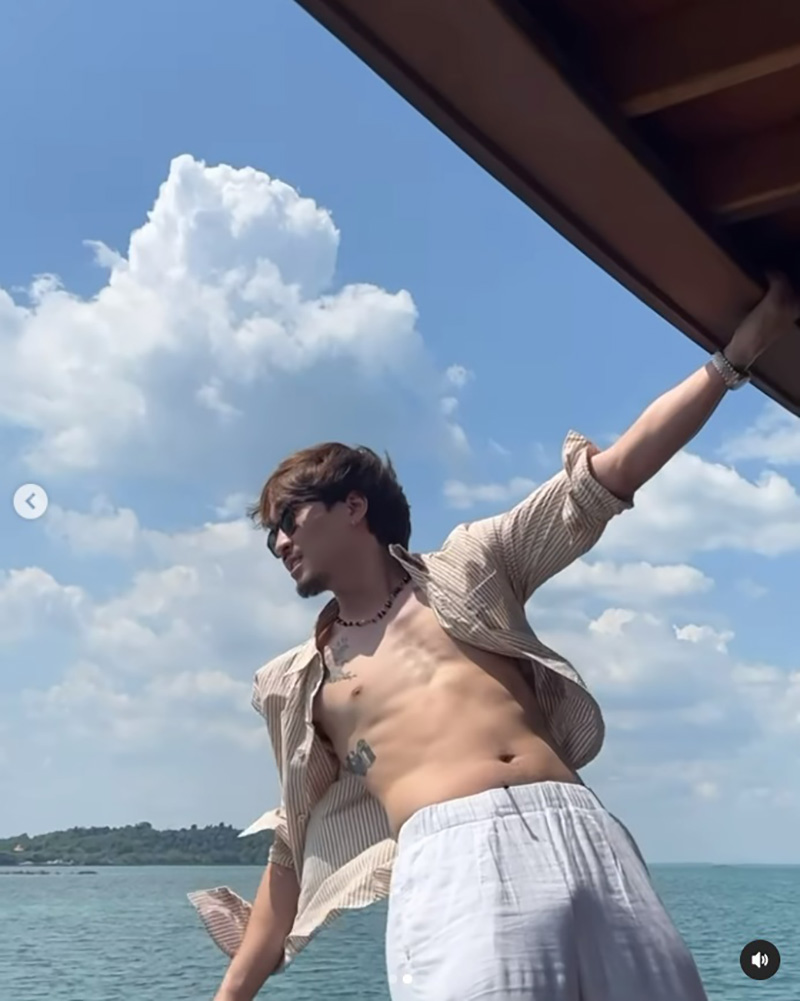 เฟย ภัทร เที่ยวทะเล ยังไงให้แซ่บ ปลดกระดุมหมดโชว์ซิกแพกแน่นเปรี๊ยะ