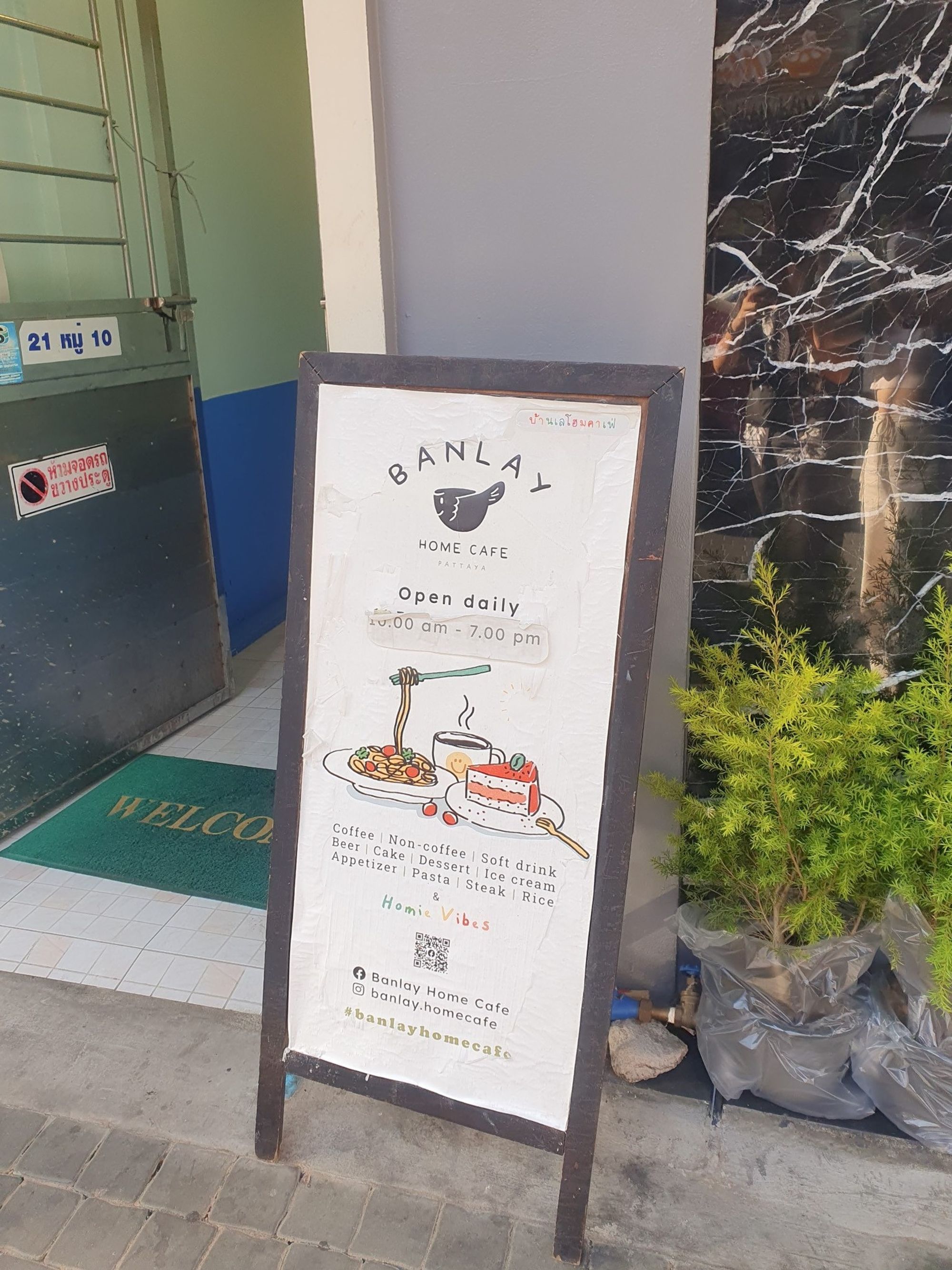 Banlay Home Cafe คาเฟ่พัทยา ติดวิวทะเลพัทยา