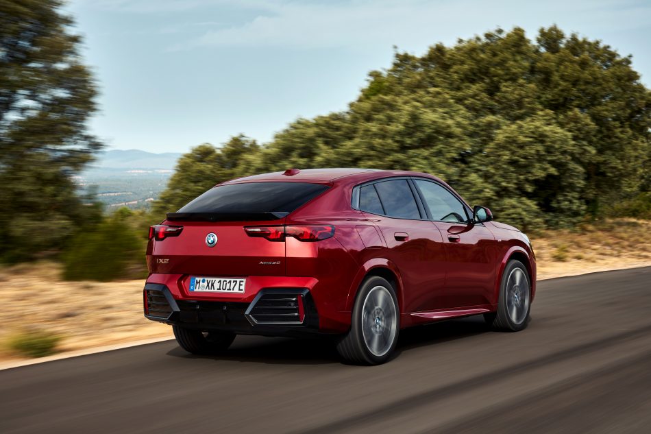 BMW iX2 รถยนต์ไฟฟ้าอเนกประสงค์ทรงคูเป้ 5 ที่นั่ง วิ่งไกล 449 กิโลเมตร